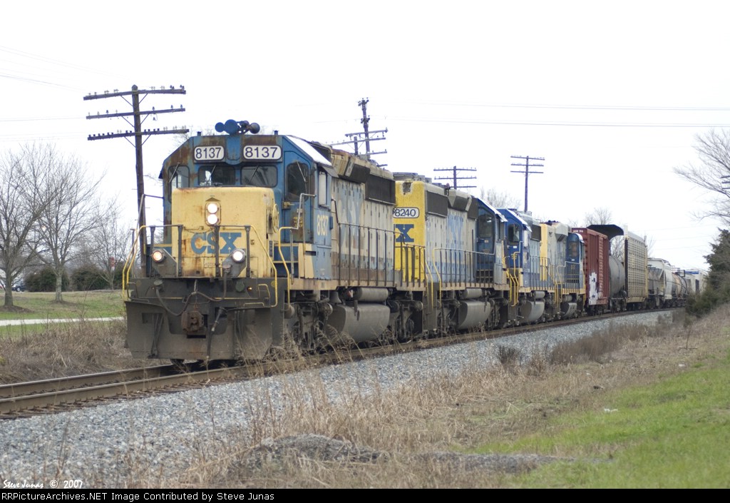 CSX 8137 Leads Q534 toward the Barren River Bridge